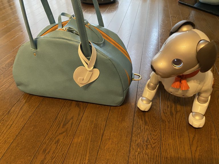 おしゃれで可愛い＆機能的！理想のaiboバッグ「abiBag」が登場｜Fun!Fun!aibo